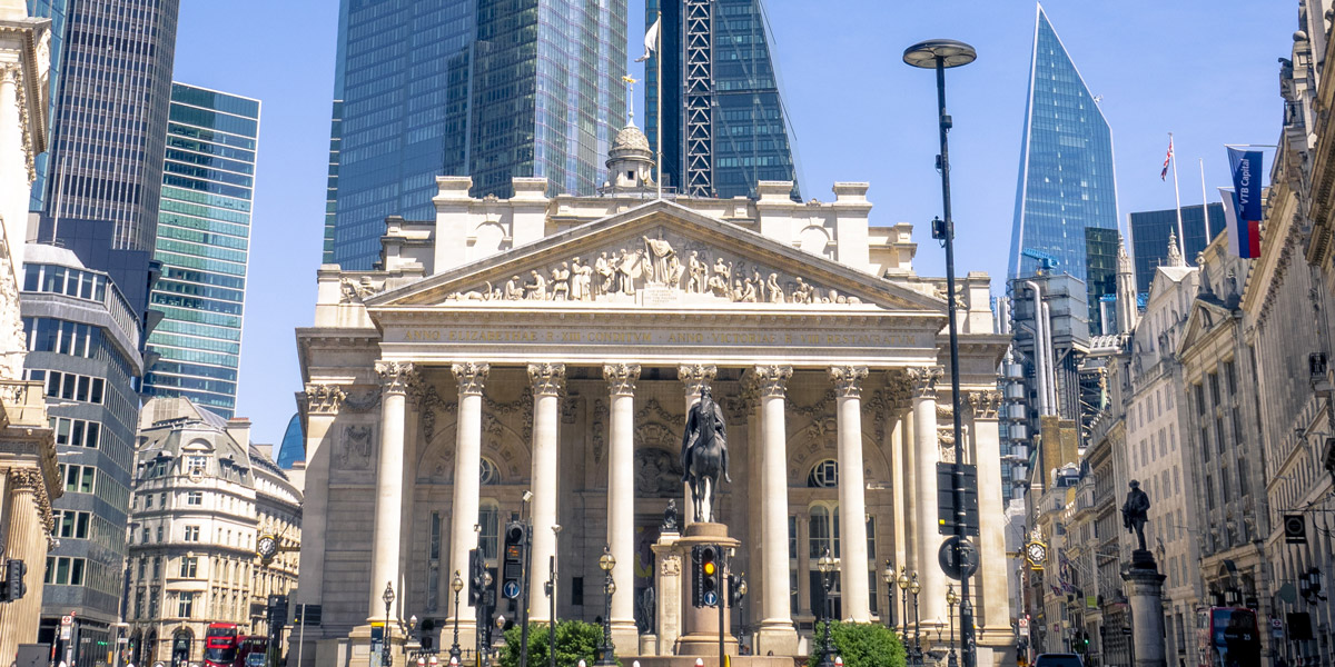 How to open a bank account in the UK: pluses and minuses